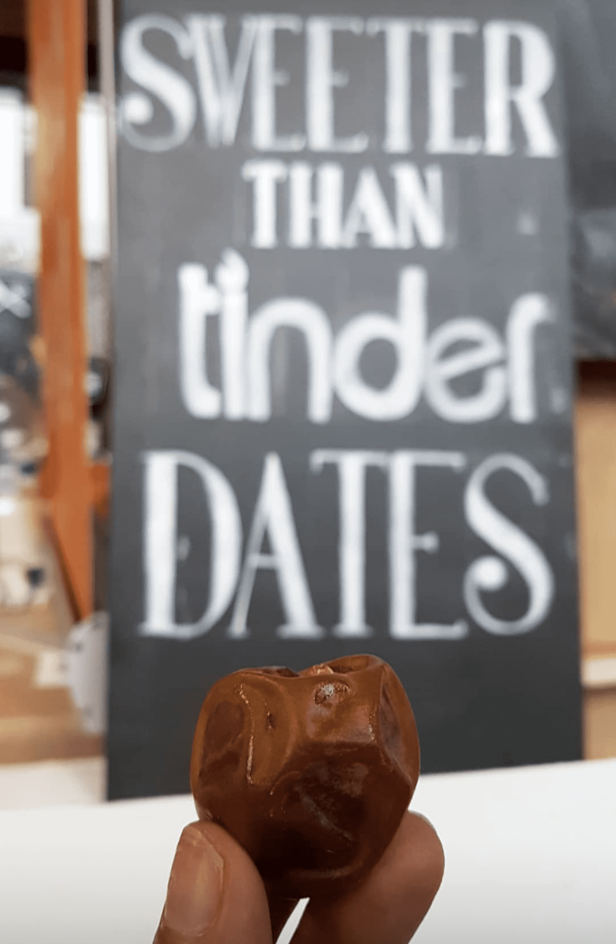 How to offer a stranger a sweet treat | Dattelmann